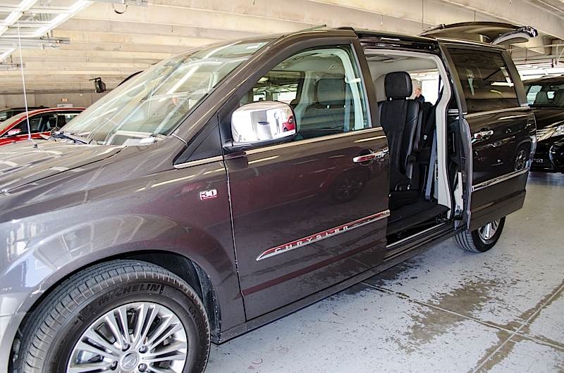 2014 Chrysler Town & Country 30th Anniversary Edition